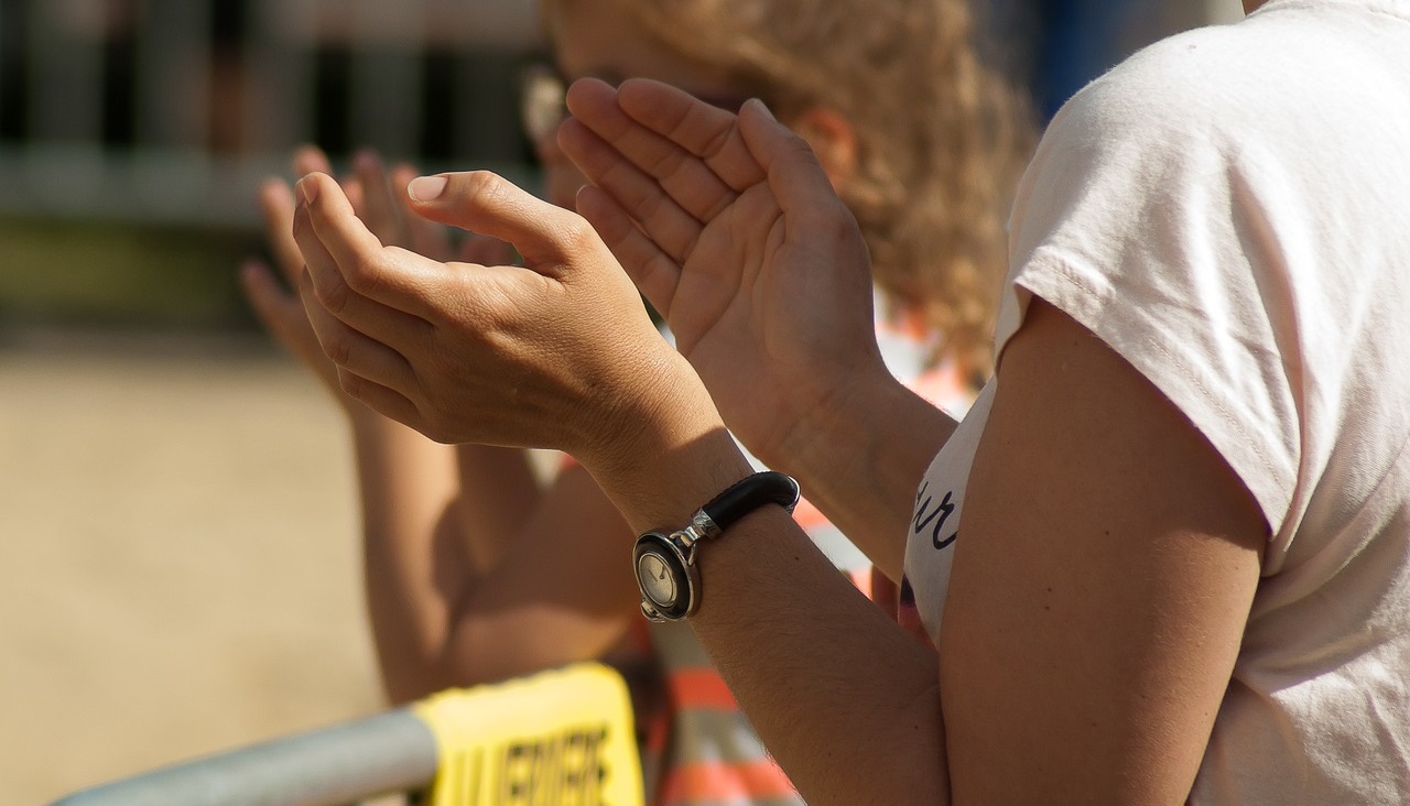 How To Use The Power of Applause? - Free PowerPoint Templates