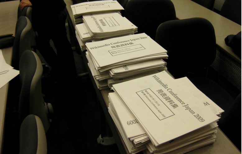 Tips For Making Sales Presentation Handouts - Free PowerPoint Templates